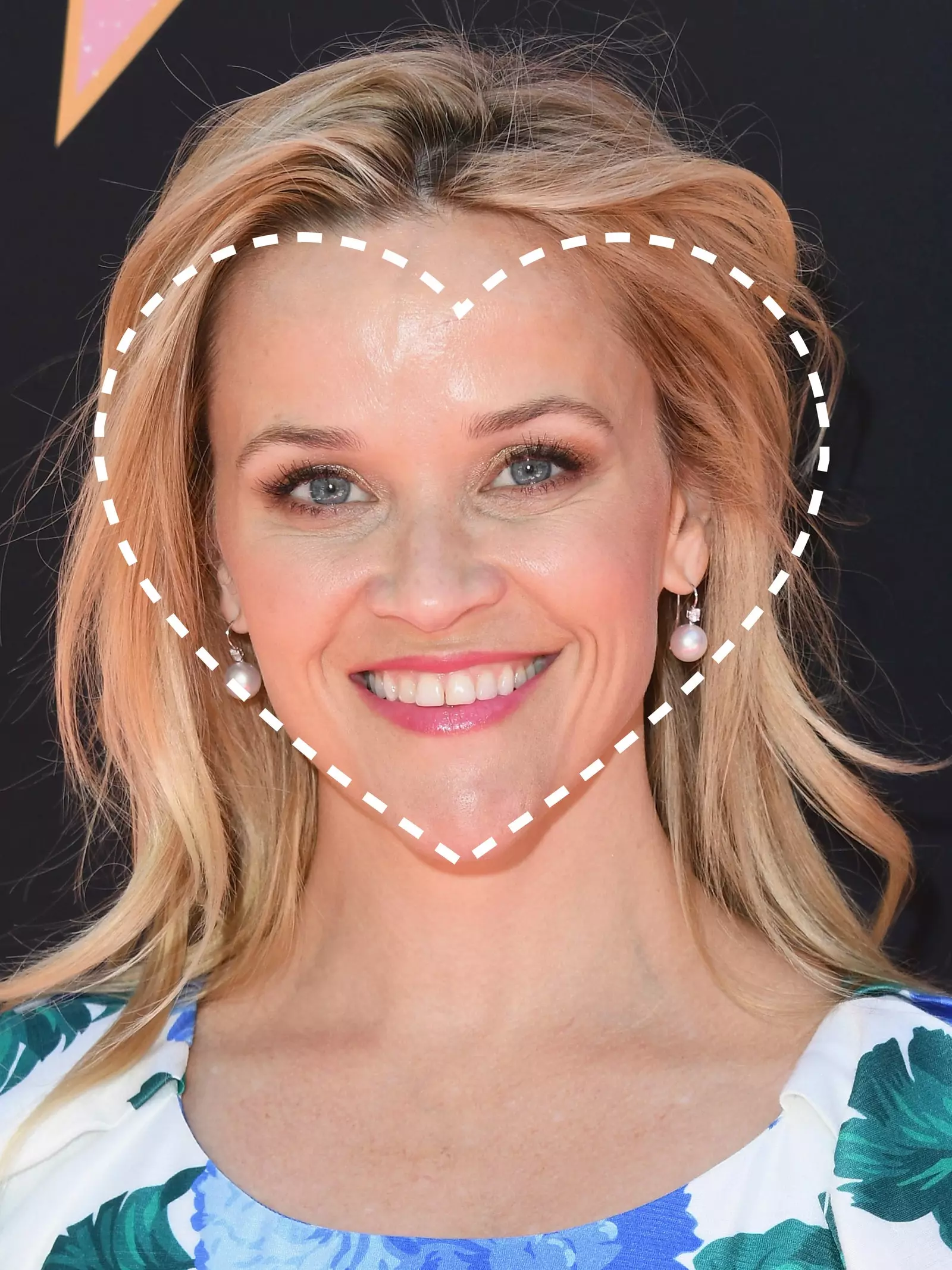 ပုံတွင် Reese Witherspoon Face Human Person Smile Teeth Lip ပါးစပ် နှင့် ဦးခေါင်း ပါဝင်နိုင်ပါသည်။