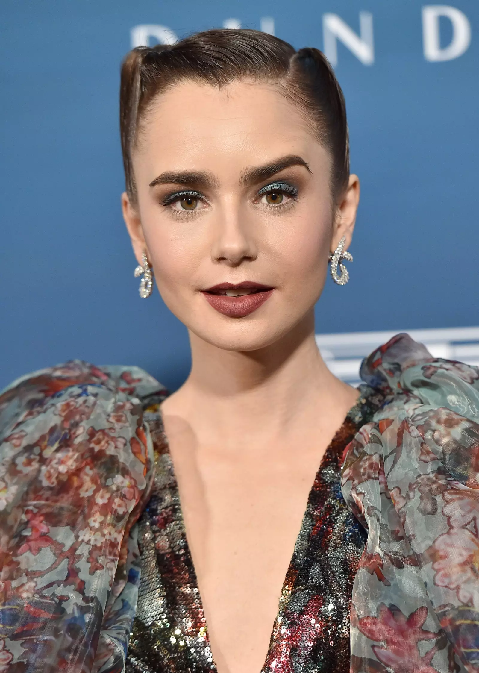 Image may contain Zovala Zovala Fashion Dress Evening Evening Robe Lily Collins Munthu ndi Nkhope