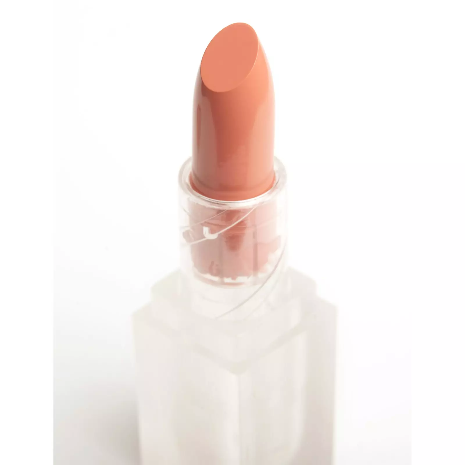 Peachynude lipruĝo kuglo deproksima foto de KKW Beauty Love Creme Lipstick