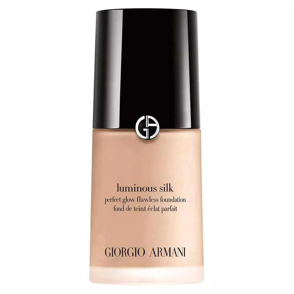 Giorgio Armani Beauty Luminous Silk Foundation på hvit bakgrunn