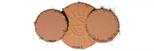 Kuva saattaa sisältää Cosmetics Face Makeup ja Cork