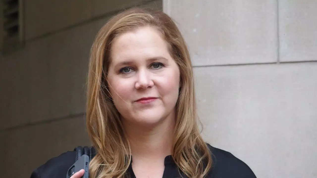 Amy Schumer Liposuction ve Endometriozis Ameliyatından Sonra Sahil Resmini Paylaştı: "Kendimi İyi Hissediyorum"