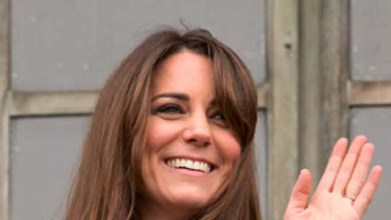 Nakakuha si Kate Middleton ng Face-Framing Bangs (at Mga Tip sa Paano I-istilo ang mga Ito)