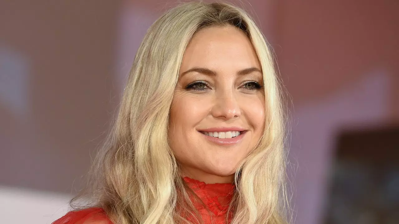 Kate Hudson bewys dat jy eintlik soos 'n grootmens in varksterte kan lyk