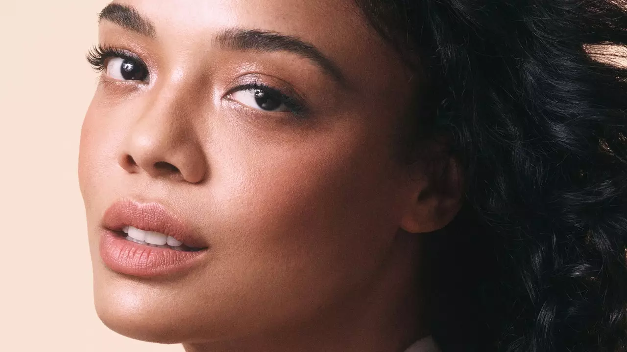 Paapaa Tessa Thompson Ni Wahala Wiwa Baramu Ipilẹ kan