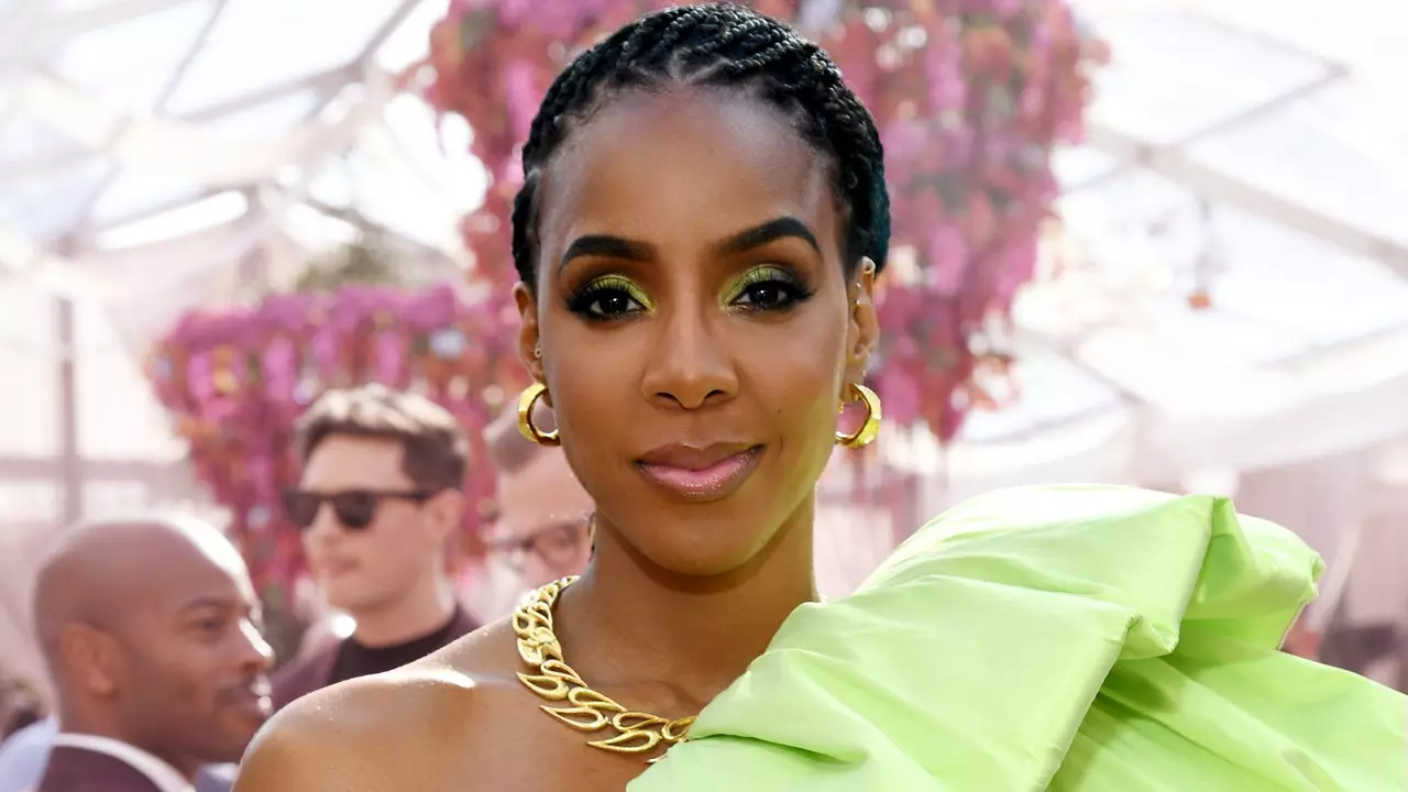 Kelly Rowland yn Tyngu Tyngu yn ôl This Skin-Care Remedy for Ecsema