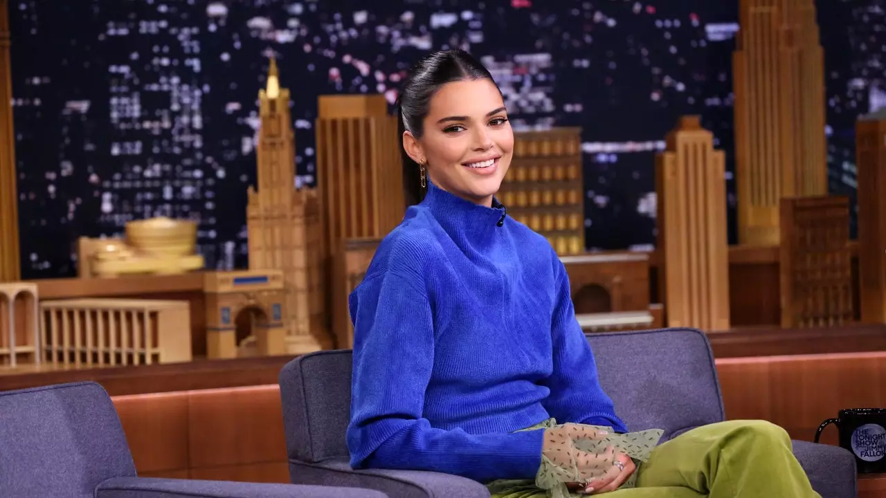 Inama za Tortoiseshell ya Kendall Jenner ni verisiyo igezweho ya Mani yigifaransa