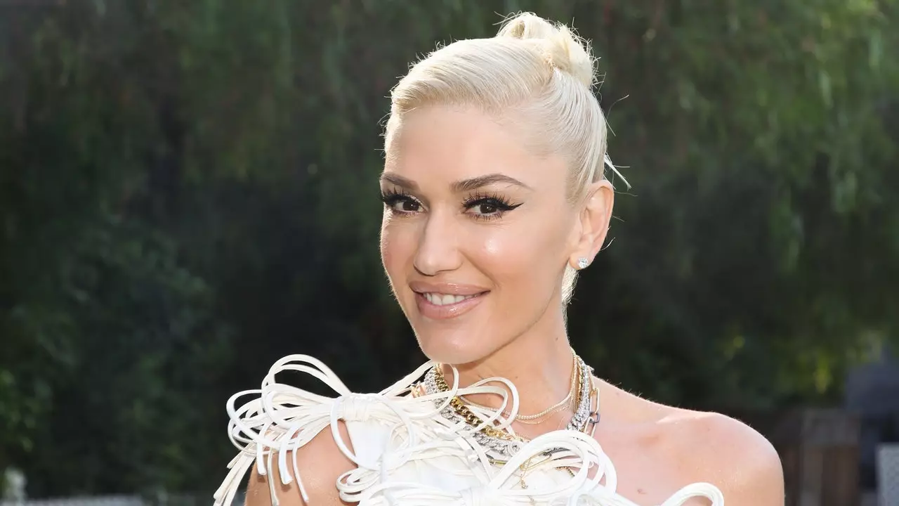 Gwen Stefani mudou para o cabelo rosa no Natal deste ano