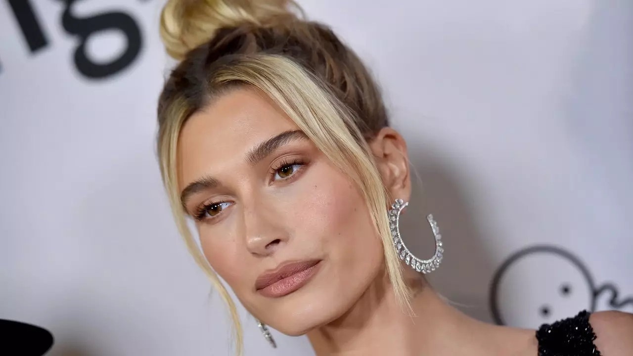 Hailey Bieber acaba de revelar a mais fofa nova tatuagem no pescoço