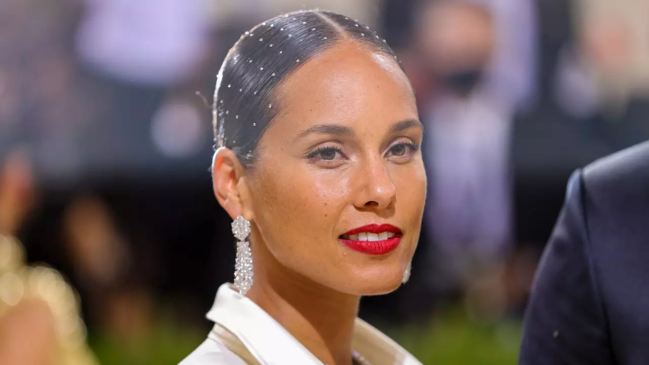 Emi ni Mesmerized nipasẹ Alicia Keys's Meta Braid