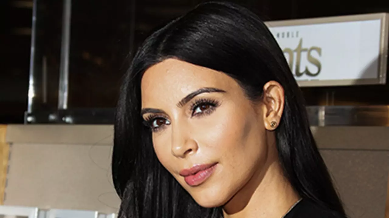 Ieu Momen Pastina Kim Kardashian Ngadamel Contouring Janten Gede