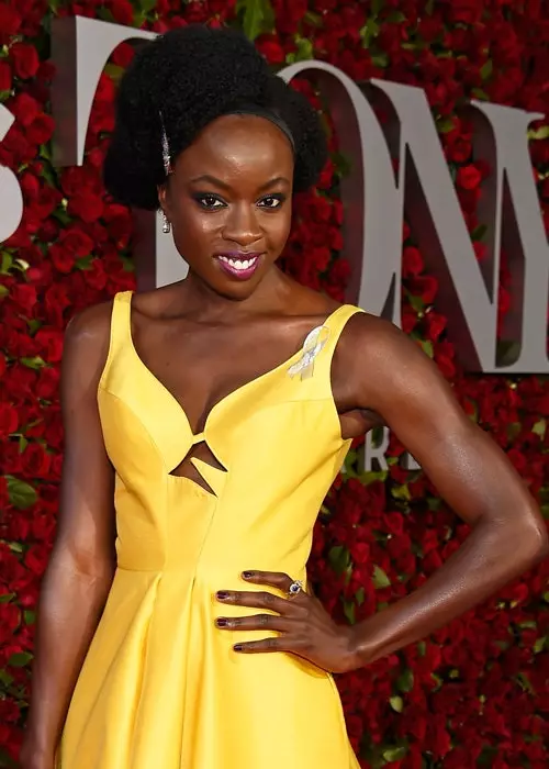 படம் இதைக் கொண்டிருக்கலாம் Danai Gurira Fashion Human Person மற்றும் Premiere