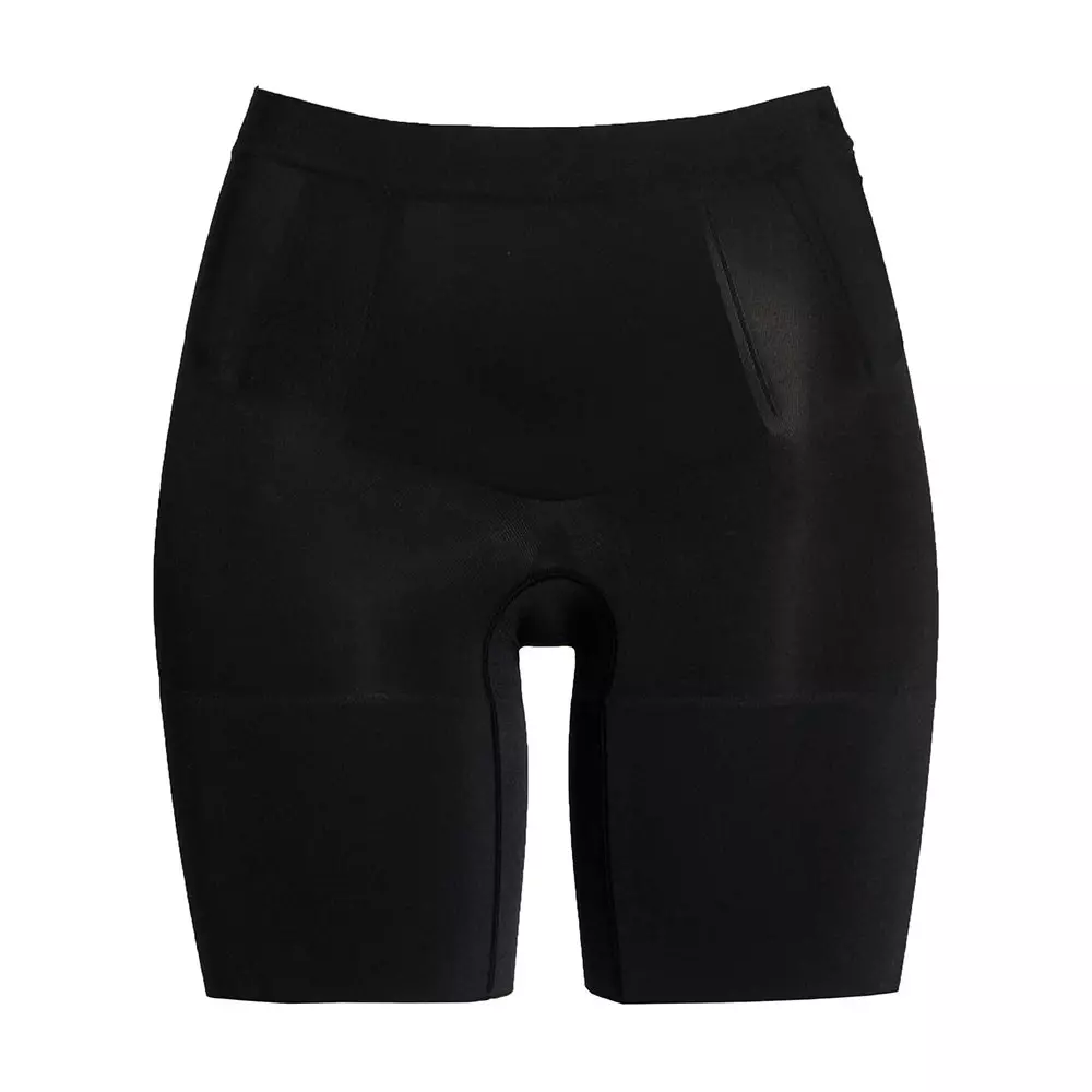 Mynd gæti innihaldið: Fatnaður, stuttbuxur, fatnaður og spandex