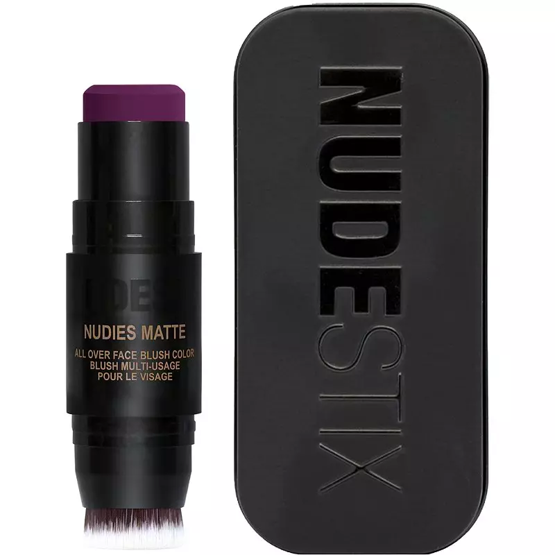 Nudestix purpura nga blush batok sa puti nga background