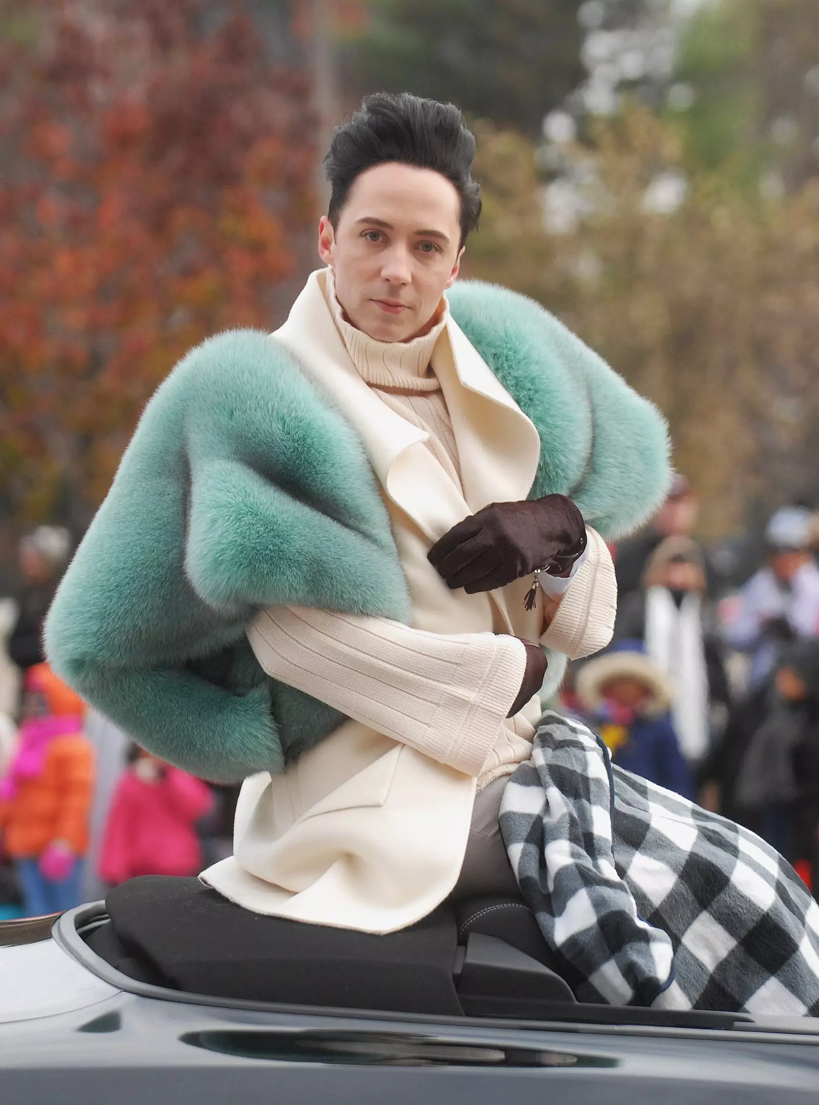 Johnny Weir o hlaha ho 91st America's Thanksgiving Day Parade ka November 23 2017 Detroit Michigan.