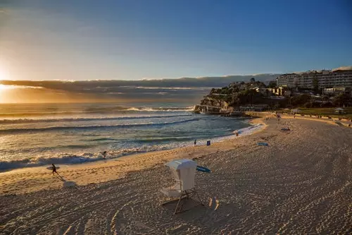 Maaaring naglalaman ang larawan ng Shoreline Water Ocean Outdoors Nature Sea Furniture Chair Coast Beach at Buhangin