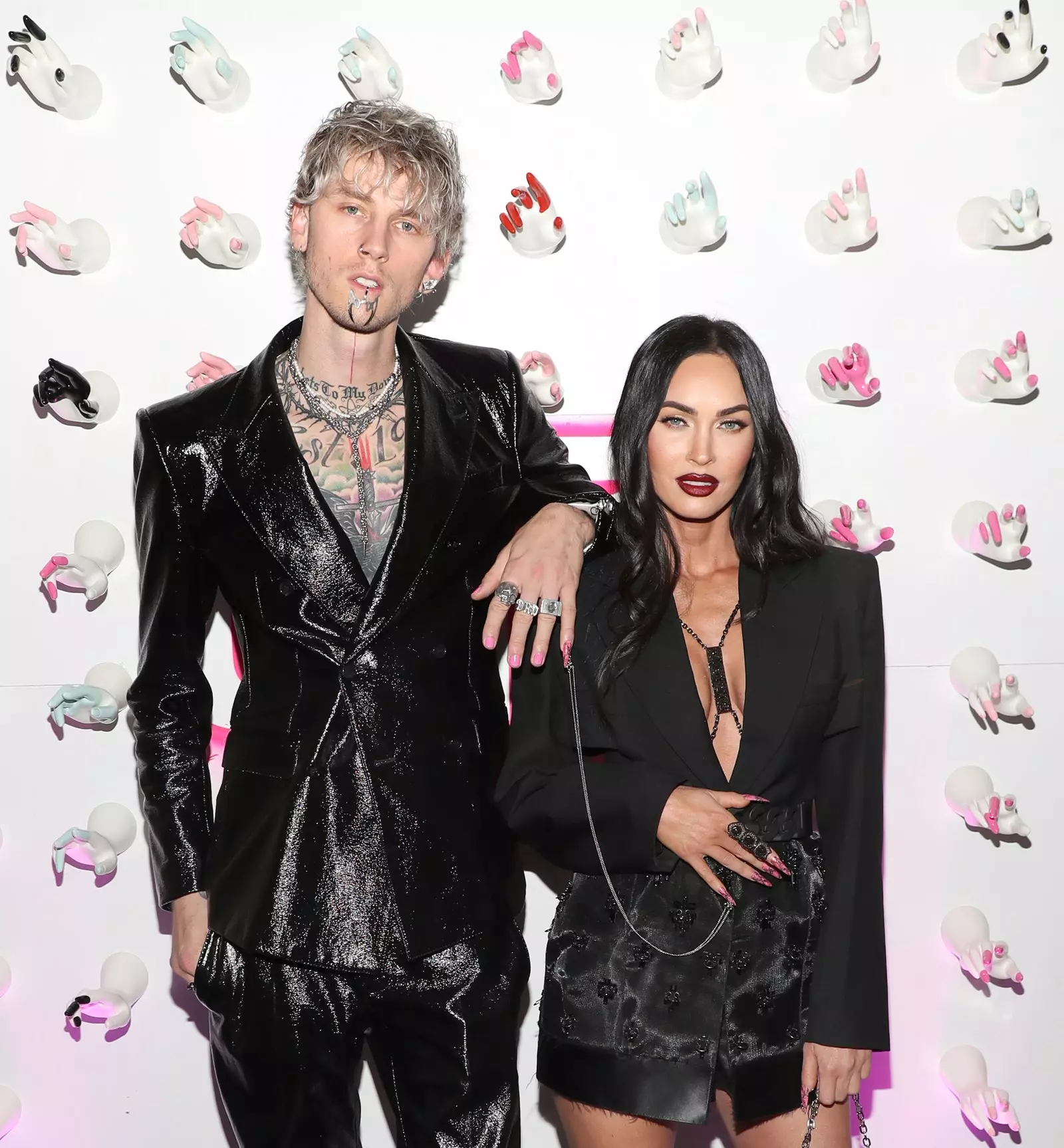 Machine Gun Kelly và Megan Fox tham dự sự kiện ra mắt UNDN LAQR