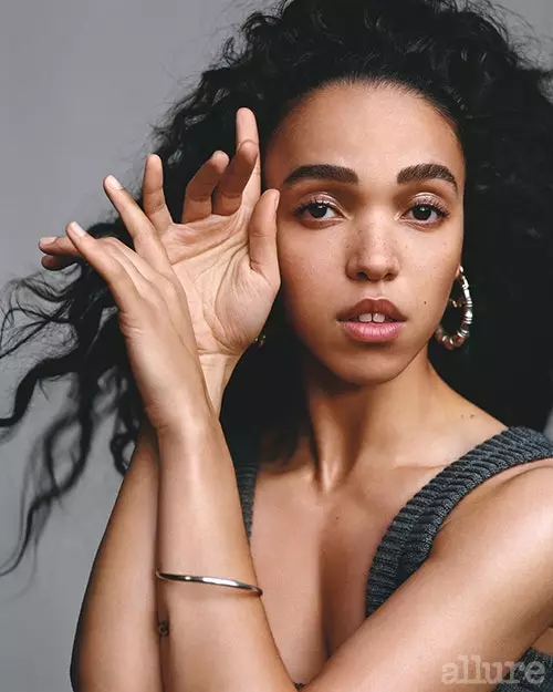 ในภาพอาจจะมี Fka Twigs Face Human และ บุคคล