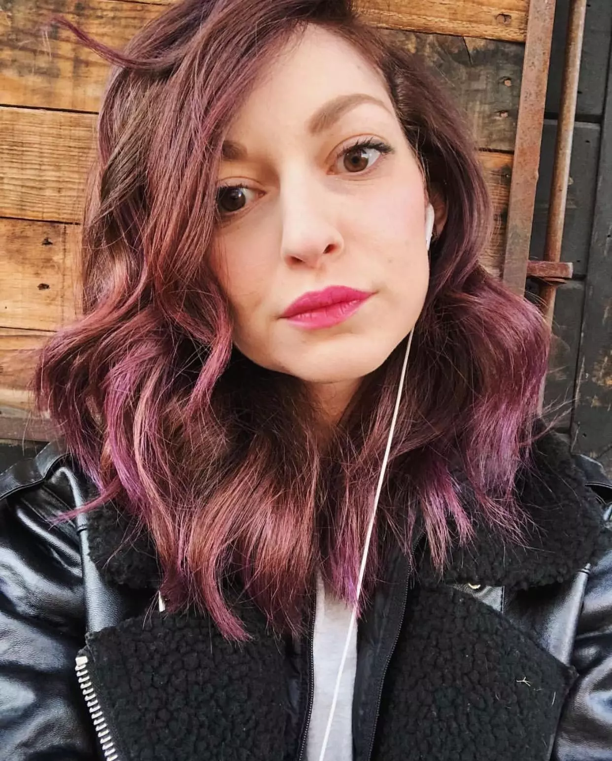 Rezultate Overtone Purple de la Rosemary Donahue pentru păr brun