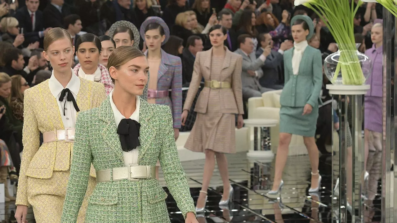 Karl Lagerfeld zeigt Chanels Version des neuen Power-Dressings für 2017