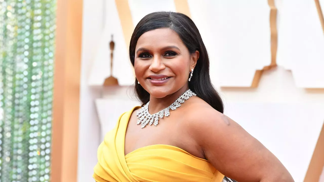 Mindy Kaling-ek ez zuen soinekorik aukeratu Oscarren goizera arte