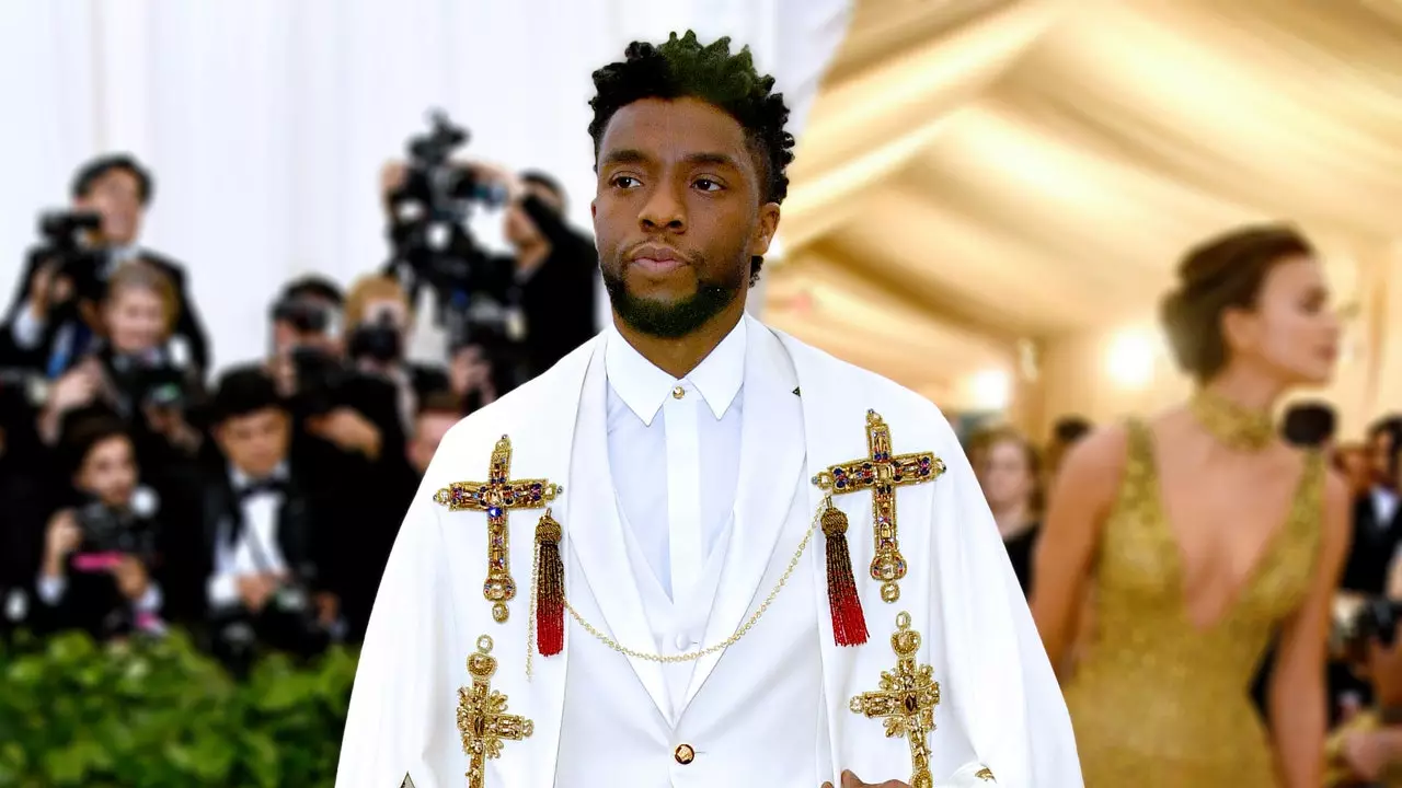 Chadwick Boseman Met Gala Qırmızı Xalçasını Bu Tamamilə Ağ Paltarda Öldürdü