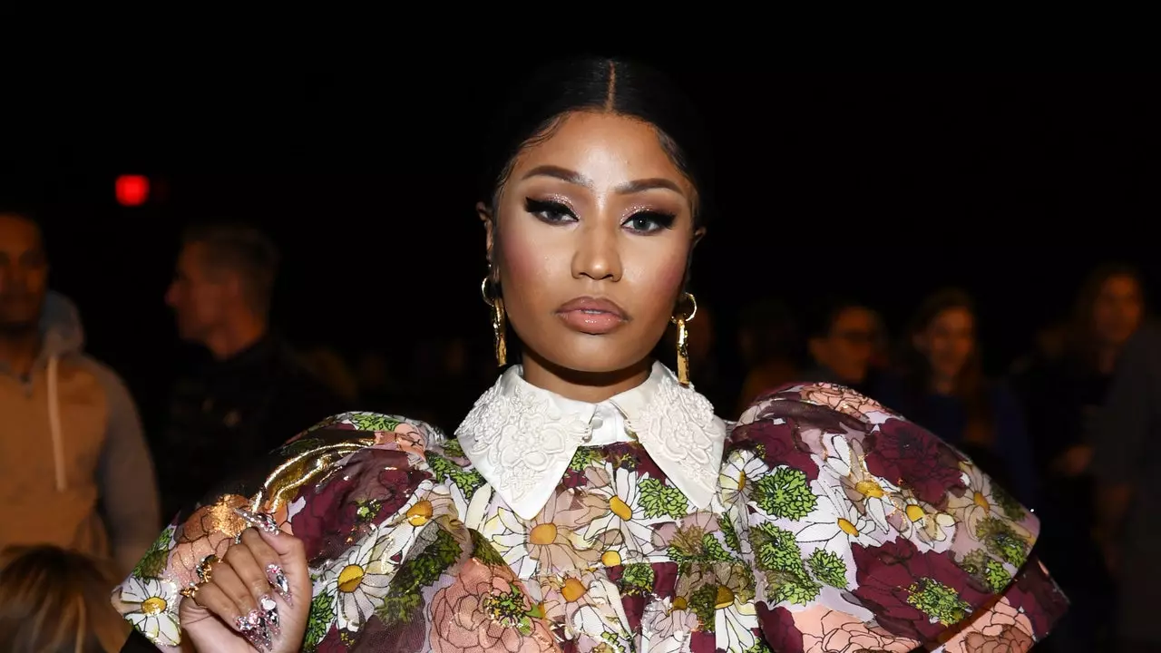 Truskawkowy Blond Po prostu może być najlepszym kolorem do włosów Nicki Minaj