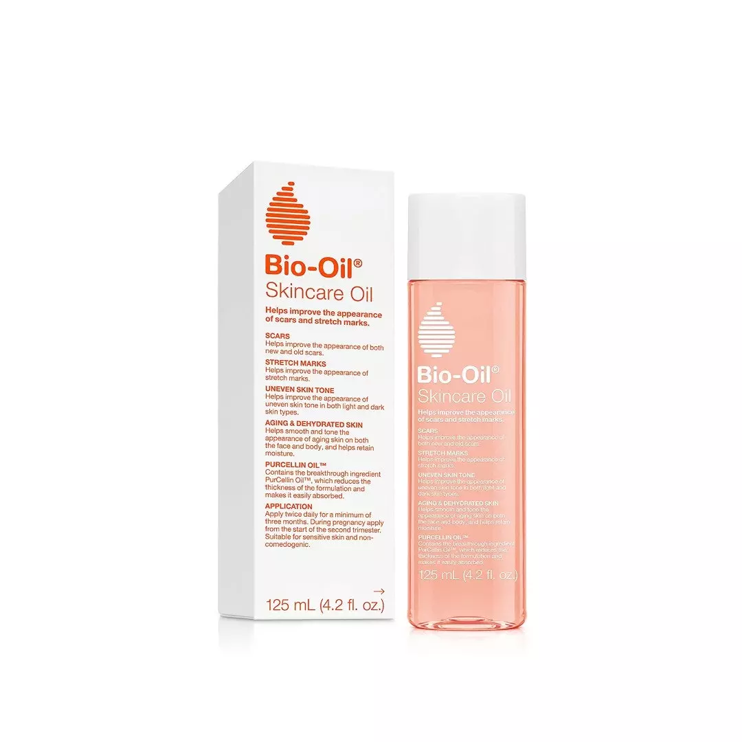 Bio-Oil odos priežiūros aliejus baltame fone