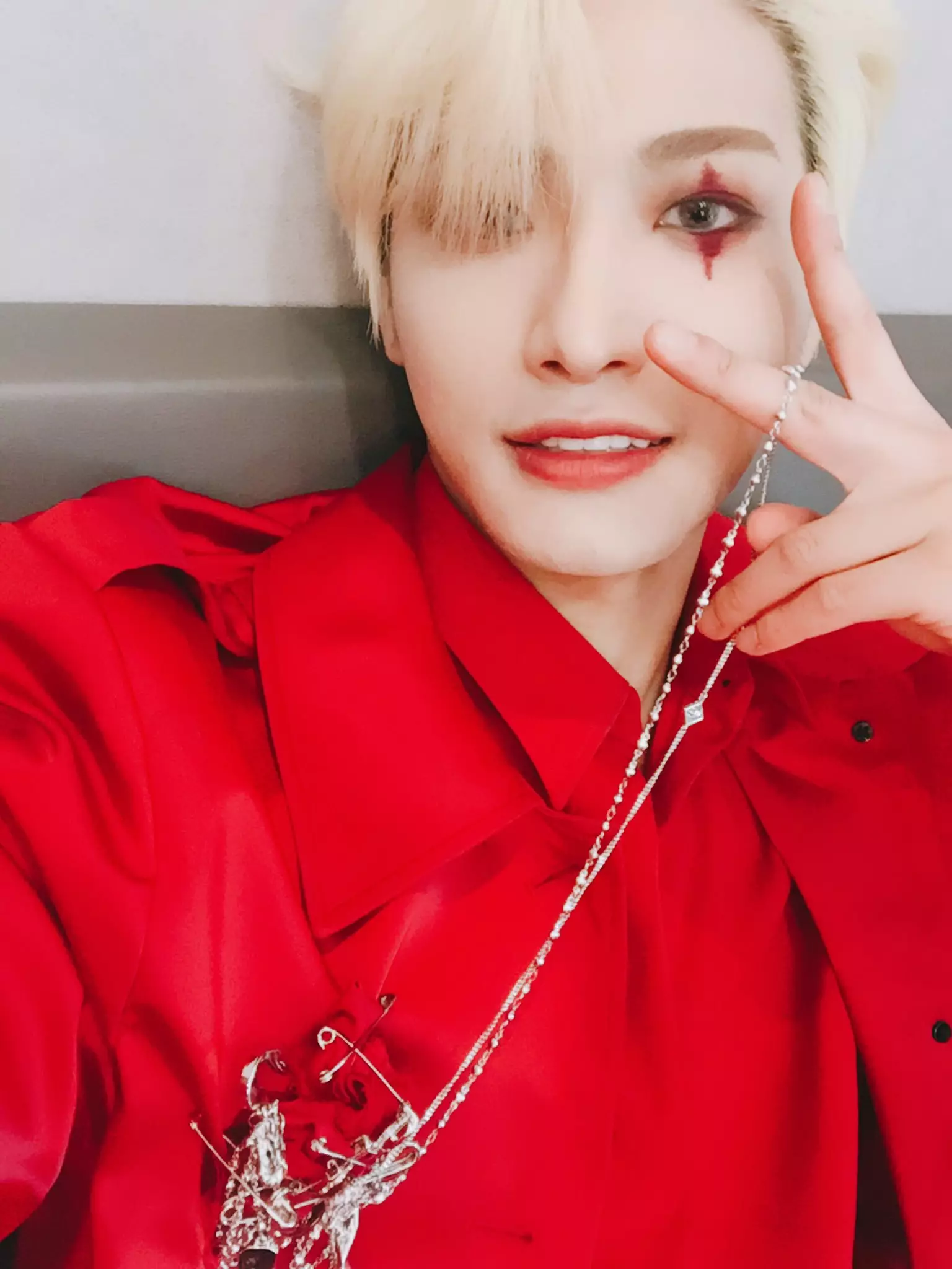 Ateez Seonghwa Hala Hala Red Streak Makeup Selfie